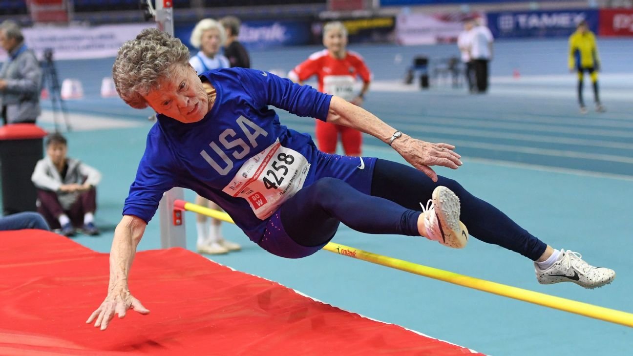 Flor Meiler, de 89 años, brilla en el campeonato USATF 2024, siendo la ...